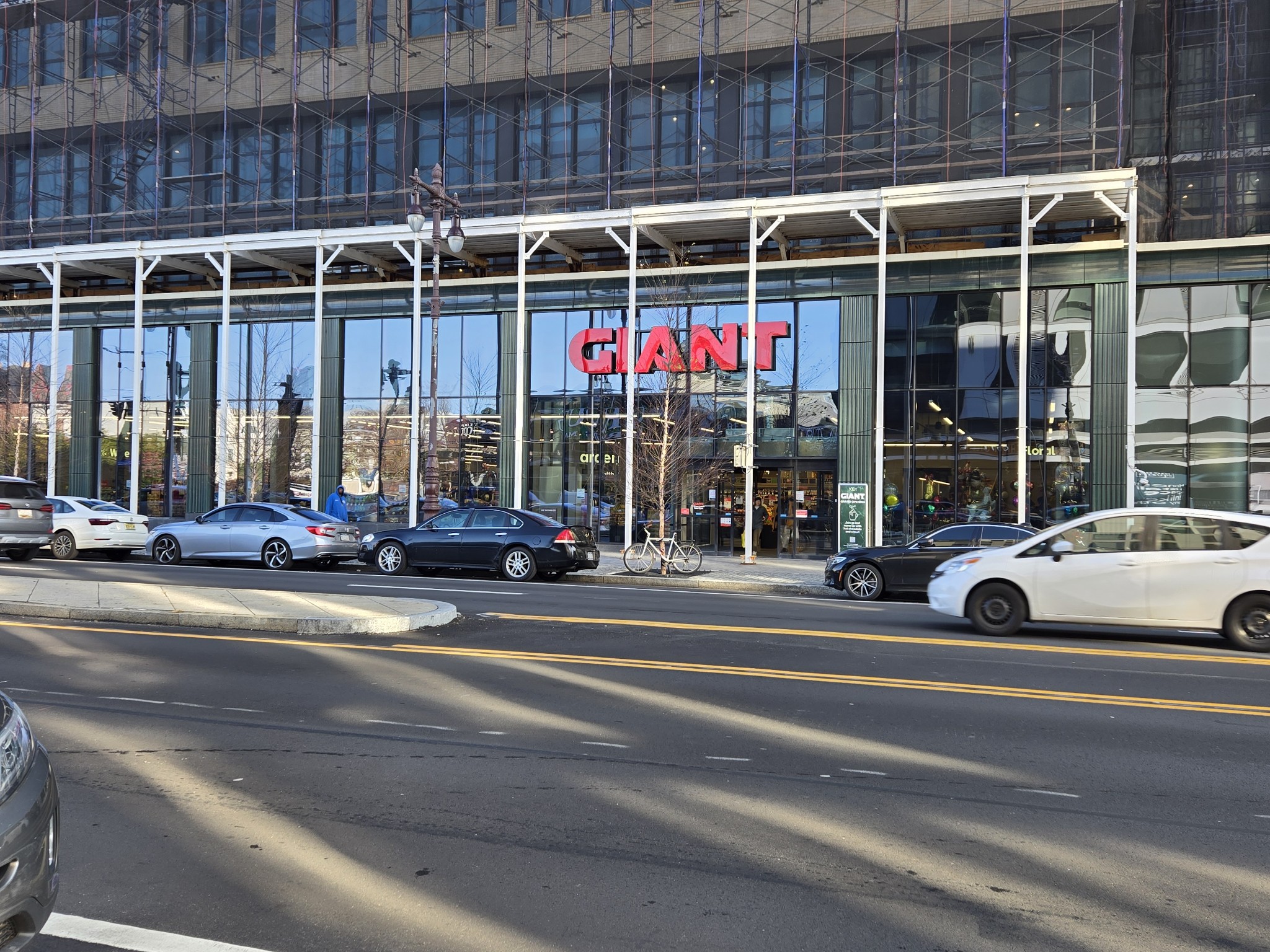 GIANT Opens on South Broad Street - Philly Grub